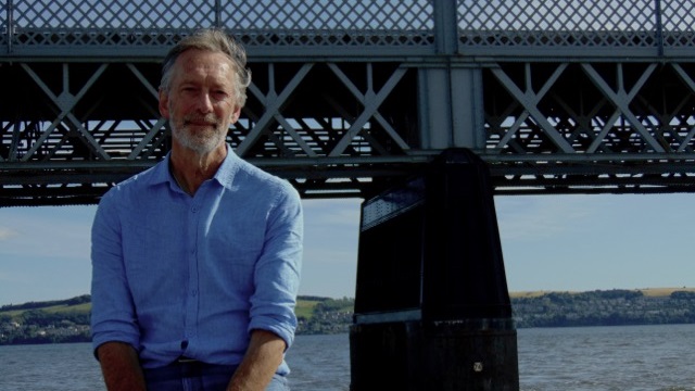 “Một vại ánh sáng” – John Glenday | Nguyễn Huy Hoàng