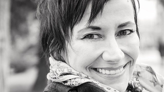 “Tuyết trong giày” – Ana Ristović | Nguyễn Huy Hoàng