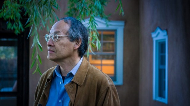 “Lửa sân trong” – Arthur Sze | Nguyễn Huy Hoàng