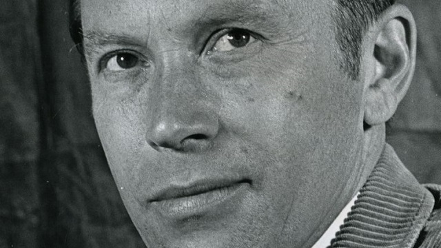 “Ngoài đây” – Richard Wilbur | Nguyễn Huy Hoàng