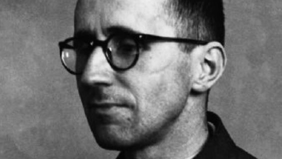 “Tôi đã tìm rất lâu sự thật” – Bertolt Brecht | Nguyễn Huy Hoàng
