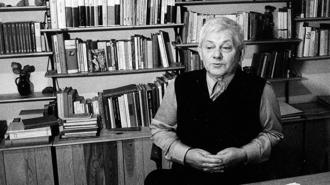 “Đồng hồ đeo tay” – Zbigniew Herbert | Nguyễn Huy Hoàng