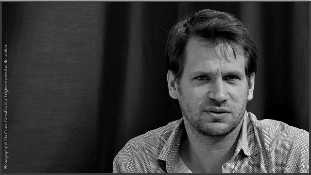 “Giữa những hàng cây” – John Freeman | Nguyễn Huy Hoàng