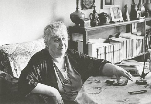 “Dưới mái băng của ngôi nhà trống” – Anna Akhmatova | Nguyễn Huy Hoàng